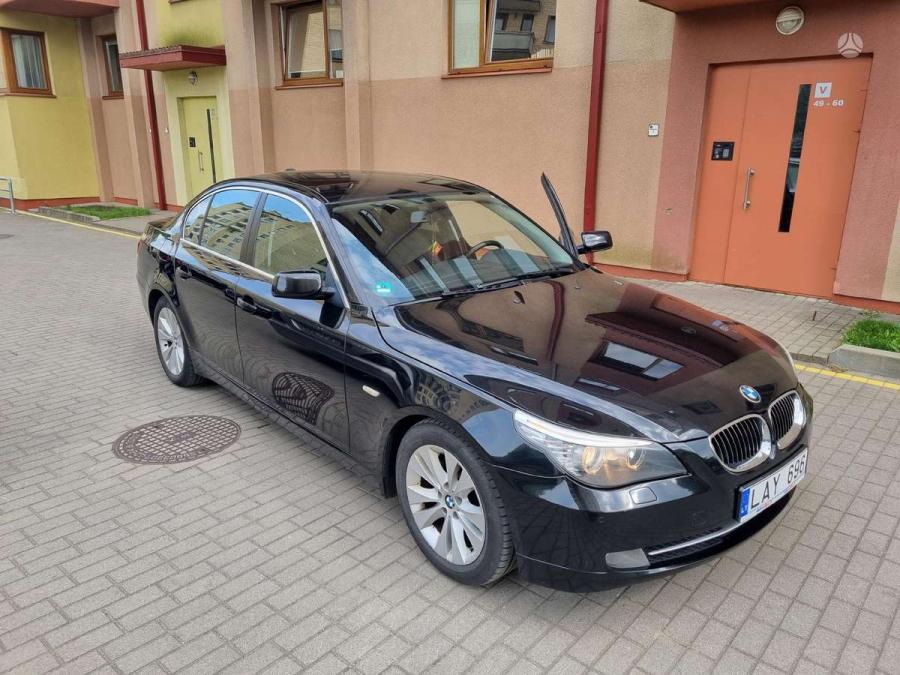 Melns BMW 530 2008 Kauņa, ar dzinēja tilpumu 2.99 L un nobraukumu 302 tūkst. km par 5600 €, foto 9 vietnē AUTOMOTO.COM.LV