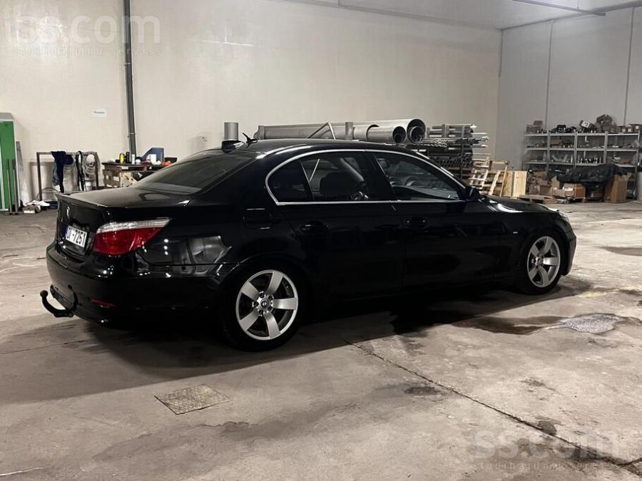 Melns BMW 530 2008 Bauska, ar dzinēja tilpumu 3.00 L un nobraukumu 285 tūkst. km par 6000 €, foto 1 vietnē AUTOMOTO.COM.LV