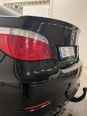 Melns BMW 530 2008 Bauska, ar dzinēja tilpumu 3.00 L un nobraukumu 285 tūkst. km par 6000 €, foto 19 vietnē AUTOMOTO.COM.LV
