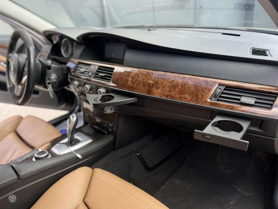 Melns BMW 530 2008 Viļņa, ar dzinēja tilpumu 2.99 L un nobraukumu 392 tūkst. km par 5500 €, foto 12 vietnē AUTOMOTO.COM.LV