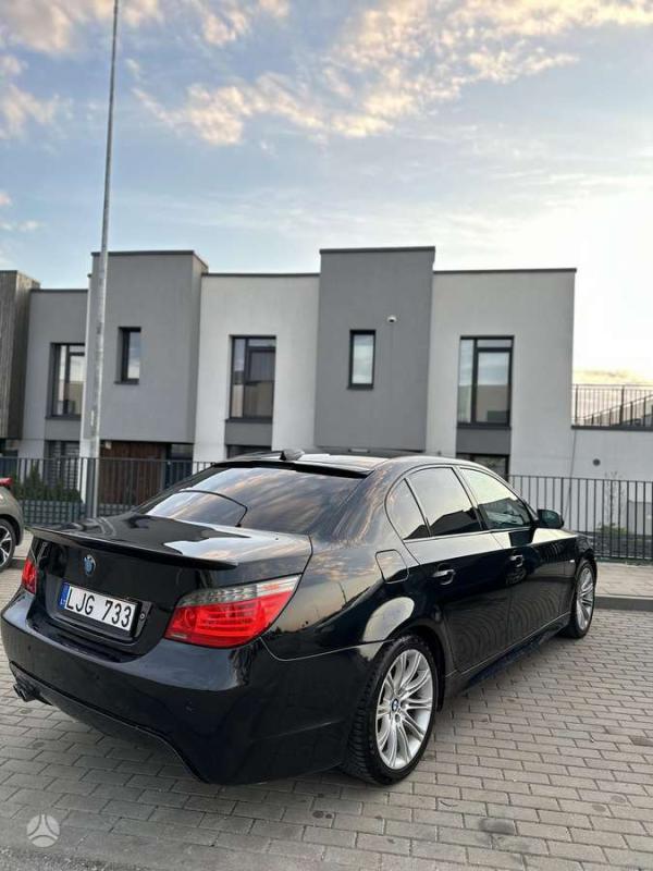 Melns BMW 530 2008 Viļņa, ar dzinēja tilpumu 2.99 L un nobraukumu 347 tūkst. km par 7000 €, foto 3 vietnē AUTOMOTO.COM.LV