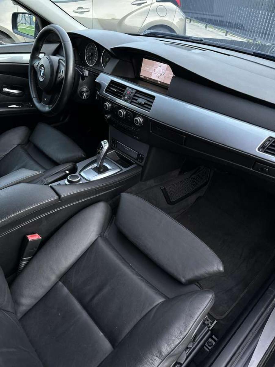 Black BMW 530 2008 in Vilnius, with an engine capacity of 2.99 L and mileage of 347 thousand km for 7000 €, photo 11 on AUTOMOTO.COM.LV