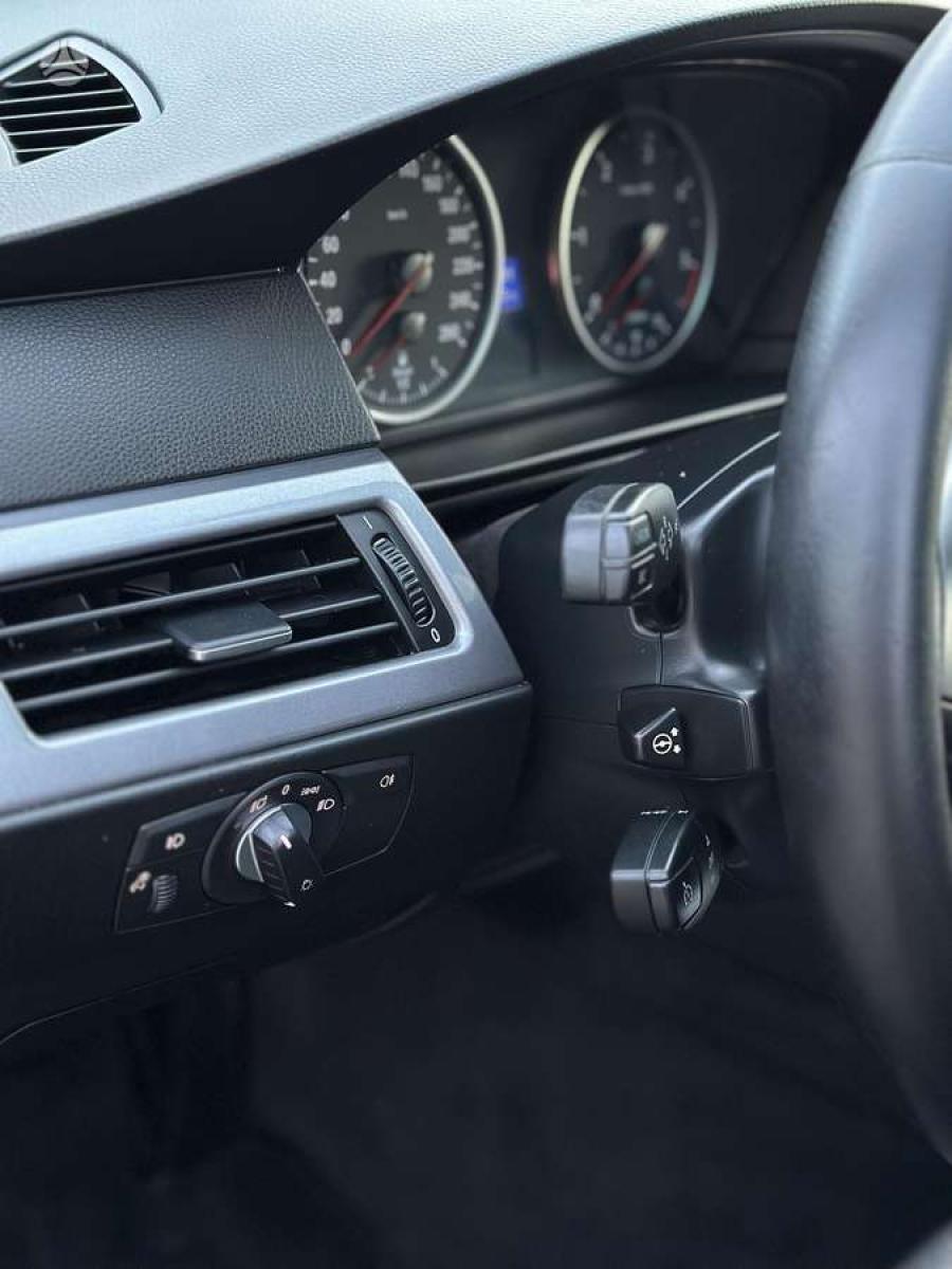 Black BMW 530 2008 in Vilnius, with an engine capacity of 2.99 L and mileage of 347 thousand km for 7000 €, photo 14 on AUTOMOTO.COM.LV