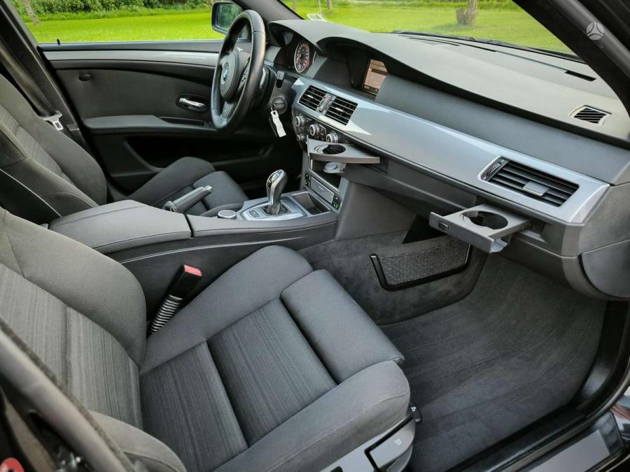 Black BMW 530 2008 in Trakai, with an engine capacity of 2.99 L and mileage of 345 thousand km for 5250 €, photo 14 on AUTOMOTO.COM.LV