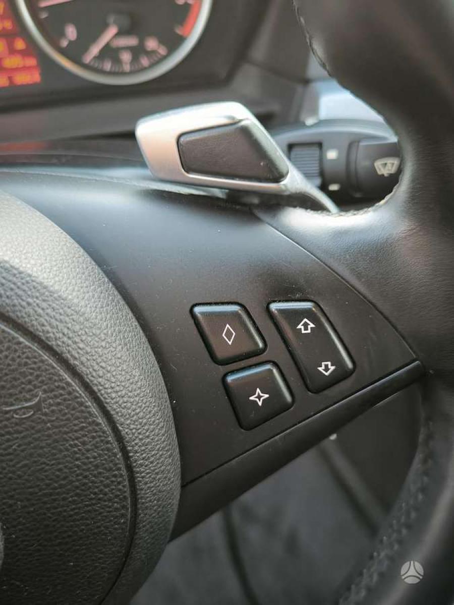 Black BMW 530 2008 in Trakai, with an engine capacity of 2.99 L and mileage of 345 thousand km for 5250 €, photo 22 on AUTOMOTO.COM.LV