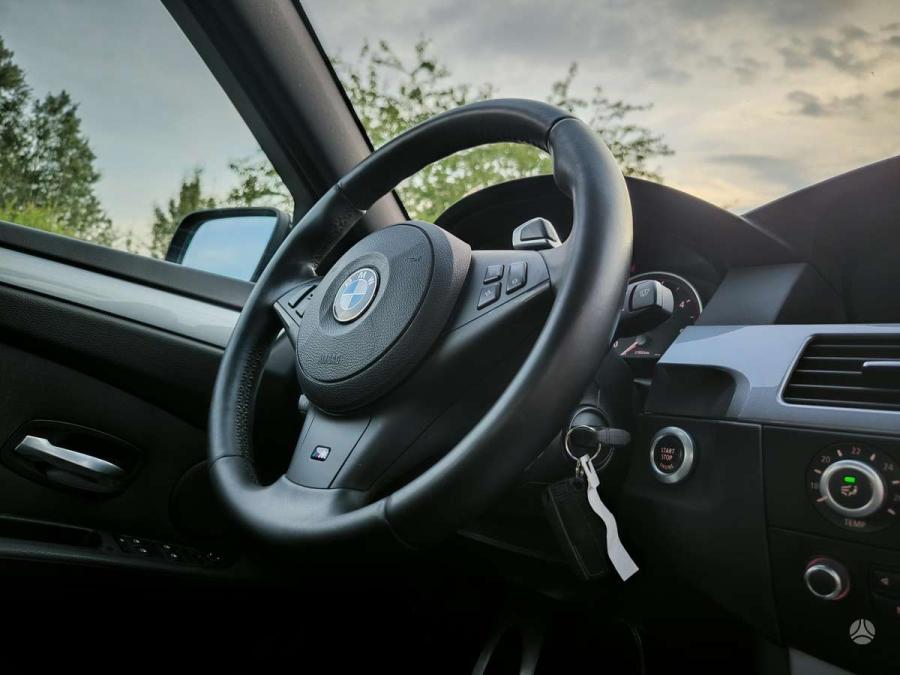 Black BMW 530 2008 in Trakai, with an engine capacity of 2.99 L and mileage of 345 thousand km for 5250 €, photo 30 on AUTOMOTO.COM.LV