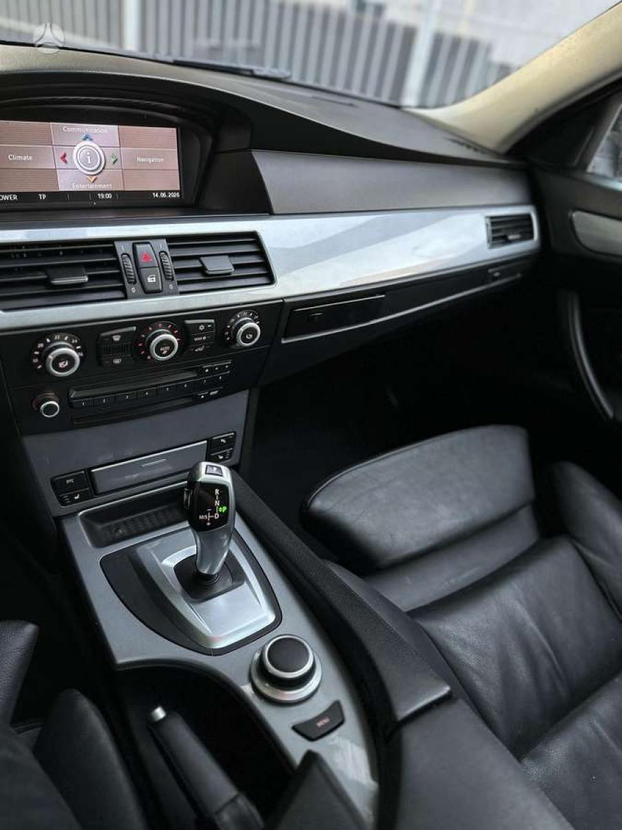 Melns BMW 530 2008 Viļņa, ar dzinēja tilpumu 2.99 L un nobraukumu 368 tūkst. km par 7000 €, foto 15 vietnē AUTOMOTO.COM.LV