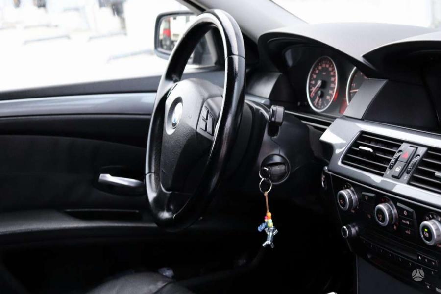 Black BMW 530 2008 in Klaipeda, with an engine capacity of 2.99 L and mileage of 249 thousand km for 5800 €, photo 19 on AUTOMOTO.COM.LV