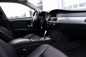 Black BMW 530 2008 in Klaipeda, with an engine capacity of 2.99 L and mileage of 249 thousand km for 5800 €, photo 21 on AUTOMOTO.COM.LV