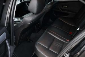 Black BMW 530 2008 in Klaipeda, with an engine capacity of 2.99 L and mileage of 249 thousand km for 5800 €, photo 25 on AUTOMOTO.COM.LV