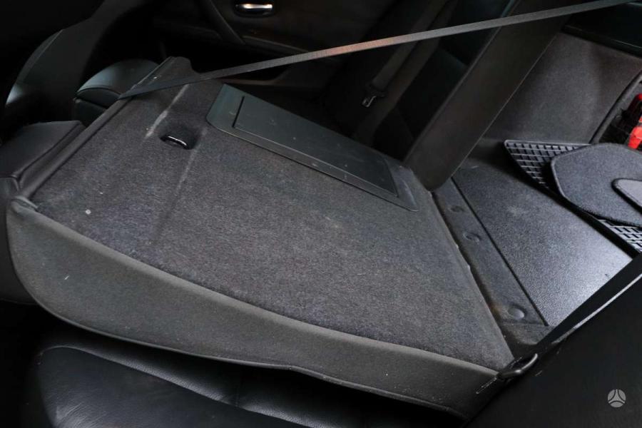 Black BMW 530 2008 in Klaipeda, with an engine capacity of 2.99 L and mileage of 249 thousand km for 5800 €, photo 29 on AUTOMOTO.COM.LV