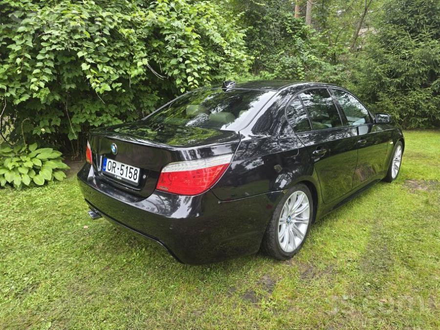 Black BMW 530 2008 in Riga, with an engine capacity of 3.00 L and mileage of 297 thousand km for 7700 €, photo 3 on AUTOMOTO.COM.LV