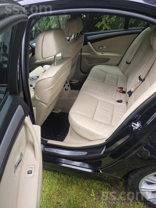 Black BMW 530 2008 in Riga, with an engine capacity of 3.00 L and mileage of 297 thousand km for 7700 €, photo 4 on AUTOMOTO.COM.LV