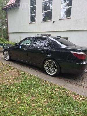 Black BMW 530 2008 in Riga, with an engine capacity of 3.00 L and mileage of 321 thousand km for 8490 €, photo 4 on AUTOMOTO.COM.LV