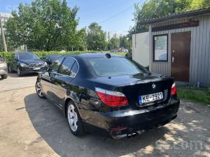 Black BMW 530 2009 in Riga, with an engine capacity of 3.00 L and mileage of 260 thousand km for 7500 €, photo 4 on AUTOMOTO.COM.LV