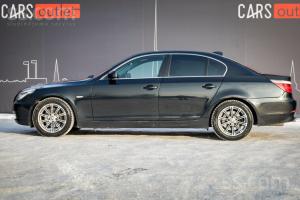 Black BMW 530 2009 in Riga, with an engine capacity of 3.00 L and mileage of 344 thousand km for 6490 €, photo 4 on AUTOMOTO.COM.LV