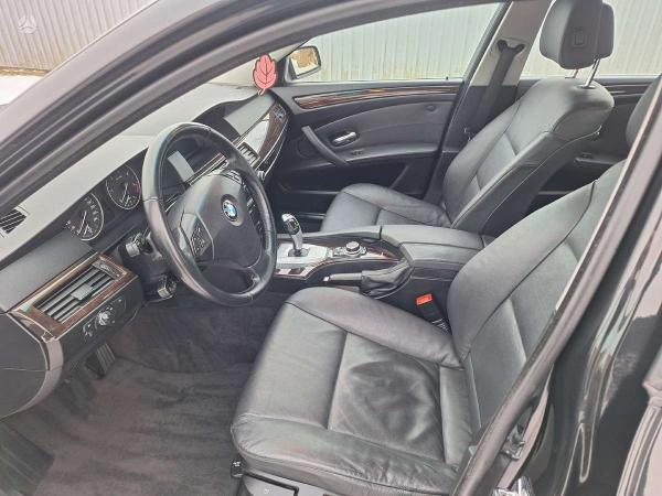 Black BMW 530 2009 in Marijampole, with an engine capacity of 3.00 L and mileage of 338 thousand km for 6550 €, photo 8 on AUTOMOTO.COM.LV