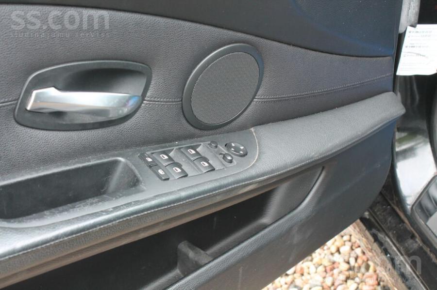 Black BMW 530 2009 in Daugavpils, with an engine capacity of 3.00 L and mileage of 333 thousand km for 6090 €, photo 14 on AUTOMOTO.COM.LV