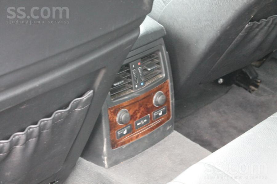 Black BMW 530 2009 in Daugavpils, with an engine capacity of 3.00 L and mileage of 333 thousand km for 6090 €, photo 17 on AUTOMOTO.COM.LV