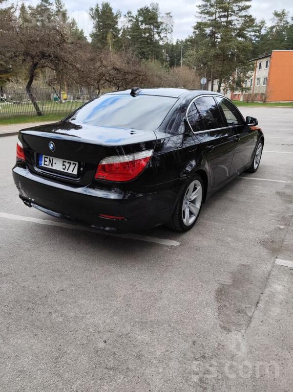 Black BMW 530 2009 in Riga, with an engine capacity of 3.00 L and mileage of 340 thousand km for 8950 €, photo 3 on AUTOMOTO.COM.LV