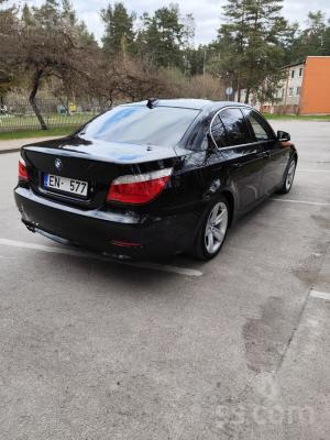 Black BMW 530 2009 in Riga, with an engine capacity of 3.00 L and mileage of 340 thousand km for 8950 €, photo 4 on AUTOMOTO.COM.LV