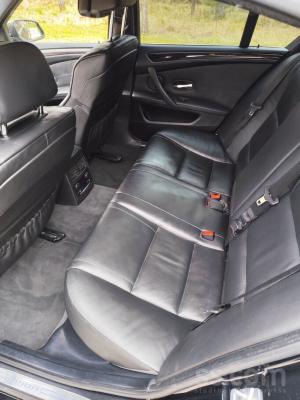 Black BMW 530 2009 in Riga, with an engine capacity of 3.00 L and mileage of 340 thousand km for 8950 €, photo 7 on AUTOMOTO.COM.LV