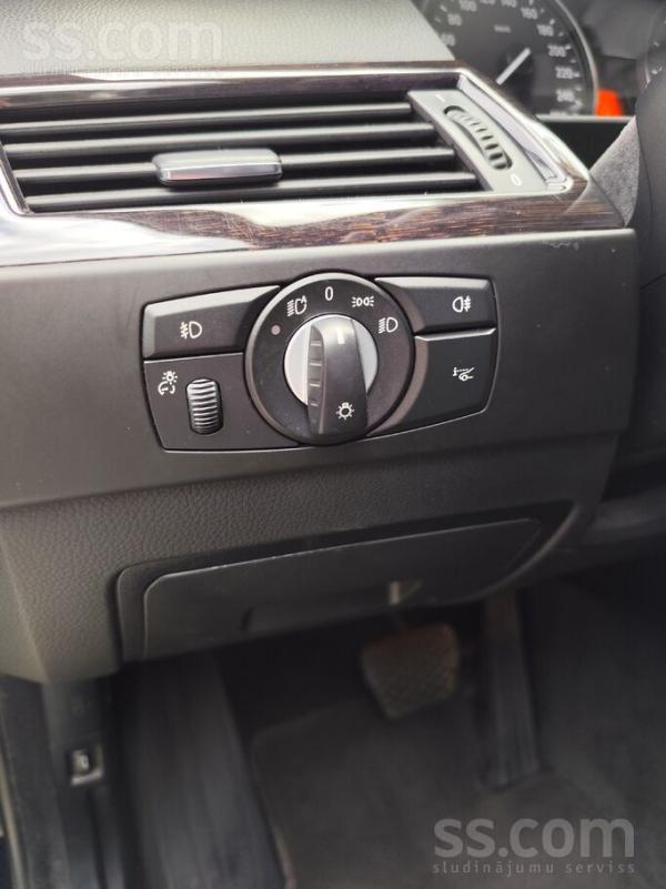 Black BMW 530 2009 in Riga, with an engine capacity of 3.00 L and mileage of 340 thousand km for 8950 €, photo 9 on AUTOMOTO.COM.LV