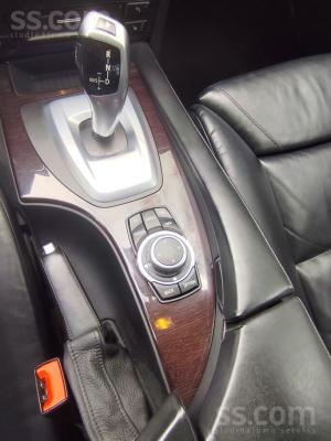 Black BMW 530 2009 in Riga, with an engine capacity of 3.00 L and mileage of 340 thousand km for 8950 €, photo 14 on AUTOMOTO.COM.LV