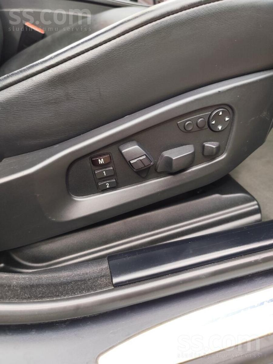 Black BMW 530 2009 in Riga, with an engine capacity of 3.00 L and mileage of 340 thousand km for 8950 €, photo 17 on AUTOMOTO.COM.LV