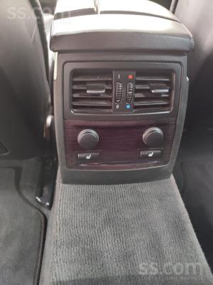 Black BMW 530 2009 in Riga, with an engine capacity of 3.00 L and mileage of 340 thousand km for 8950 €, photo 19 on AUTOMOTO.COM.LV