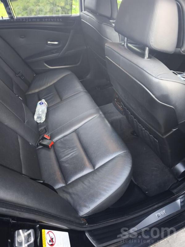 Black BMW 530 2009 in Riga, with an engine capacity of 3.00 L and mileage of 335 thousand km for 6550 €, photo 4 on AUTOMOTO.COM.LV