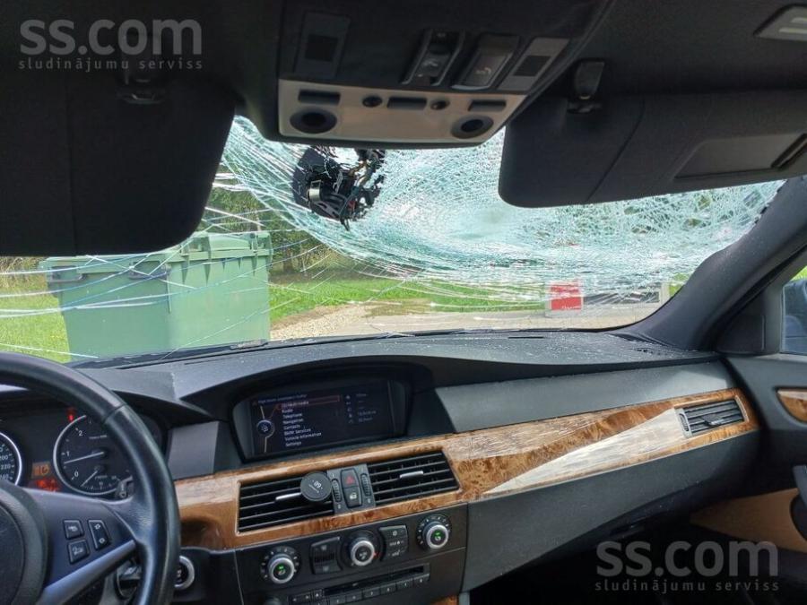 Black BMW 530 2009 in Rezekne, with an engine capacity of 3.00 L and mileage of 391 thousand km for 3500 €, photo 15 on AUTOMOTO.COM.LV