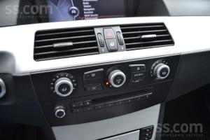 Black BMW 530 2009 in Riga, with an engine capacity of 3.00 L and mileage of 337 thousand km for 7650 €, photo 23 on AUTOMOTO.COM.LV