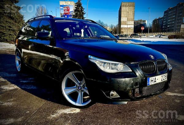 Black BMW 530 2009 in Riga, with an engine capacity of 3.00 L and mileage of 371 thousand km for 4950 €, photo 1 on AUTOMOTO.COM.LV