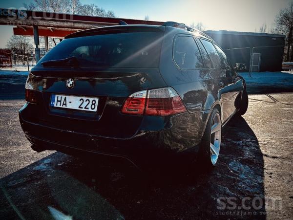 Black BMW 530 2009 in Riga, with an engine capacity of 3.00 L and mileage of 371 thousand km for 4950 €, photo 4 on AUTOMOTO.COM.LV