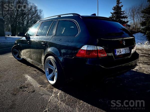 Black BMW 530 2009 in Riga, with an engine capacity of 3.00 L and mileage of 371 thousand km for 4950 €, photo 5 on AUTOMOTO.COM.LV