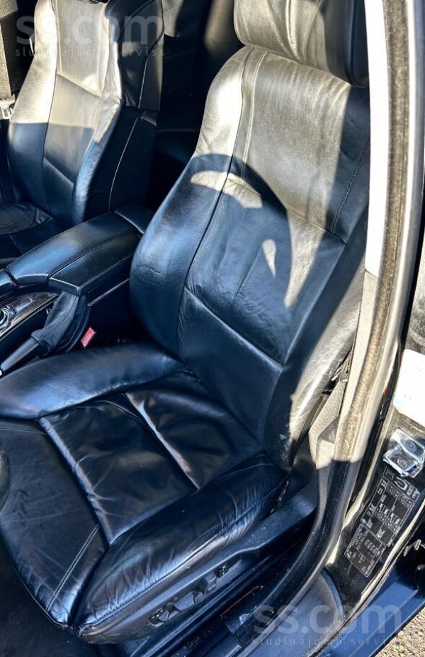 Black BMW 530 2009 in Riga, with an engine capacity of 3.00 L and mileage of 371 thousand km for 4950 €, photo 7 on AUTOMOTO.COM.LV