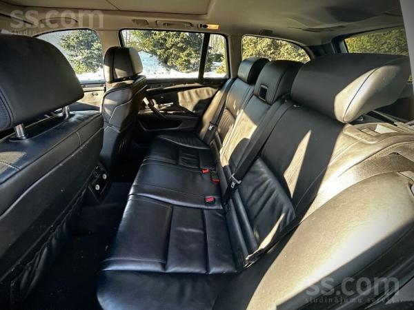 Black BMW 530 2009 in Riga, with an engine capacity of 3.00 L and mileage of 371 thousand km for 4950 €, photo 8 on AUTOMOTO.COM.LV