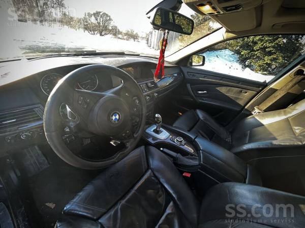 Black BMW 530 2009 in Riga, with an engine capacity of 3.00 L and mileage of 371 thousand km for 4950 €, photo 9 on AUTOMOTO.COM.LV