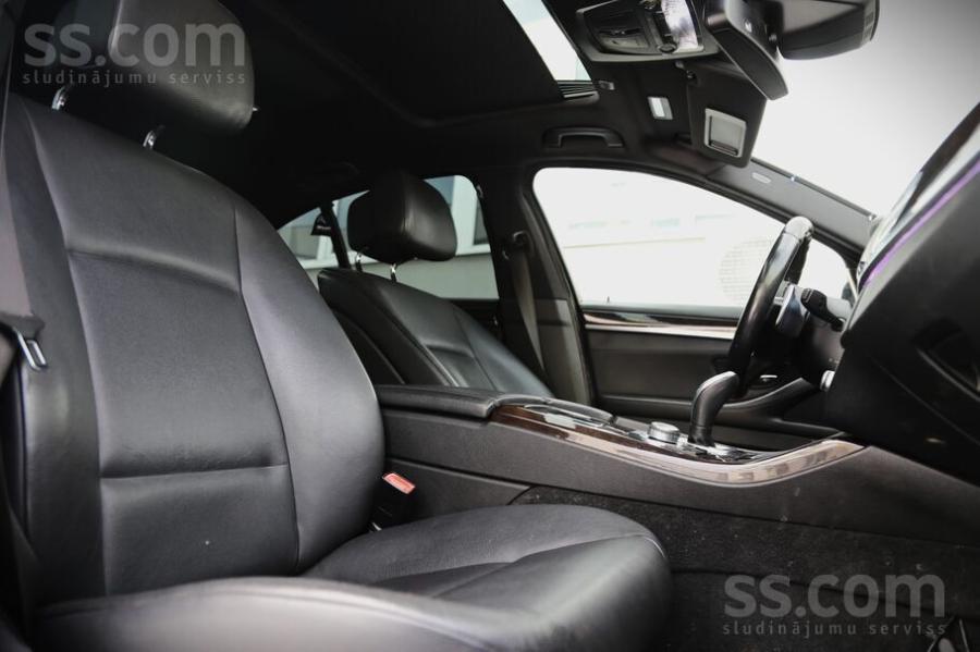 Black BMW 530 2010 in Riga, with an engine capacity of 3.00 L and mileage of 393 thousand km for 13500 €, photo 17 on AUTOMOTO.COM.LV
