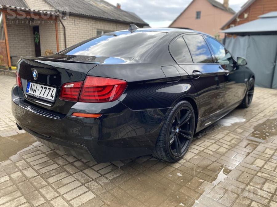 Black BMW 530 2010 in Daugavpils, with an engine capacity of 3.00 L and mileage of 265 thousand km for 15000 €, photo 4 on AUTOMOTO.COM.LV