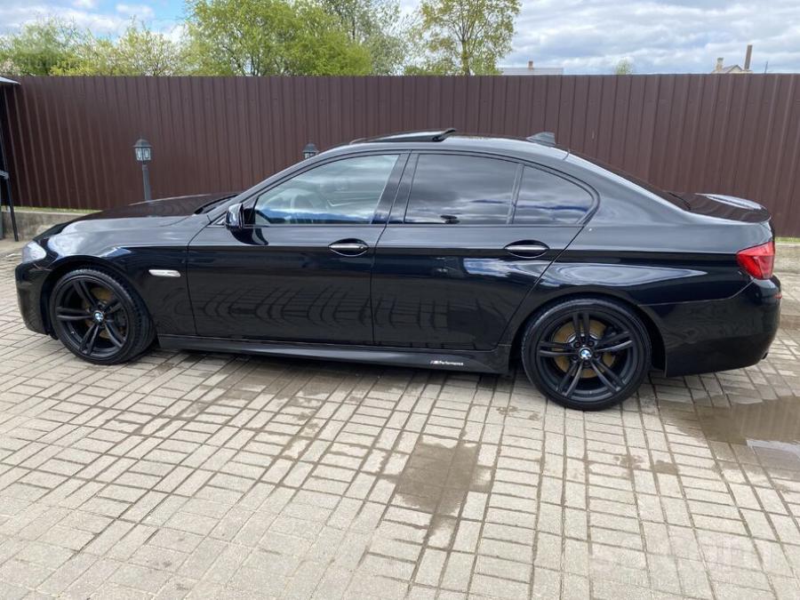 Black BMW 530 2010 in Daugavpils, with an engine capacity of 3.00 L and mileage of 265 thousand km for 15000 €, photo 7 on AUTOMOTO.COM.LV