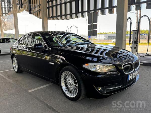 Black BMW 530 2010 in Riga, with an engine capacity of 3.00 L and mileage of 140 thousand km for 12750 €, photo 2 on AUTOMOTO.COM.LV