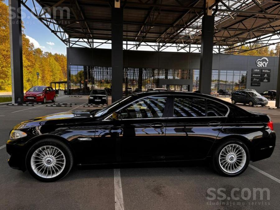 Black BMW 530 2010 in Riga, with an engine capacity of 3.00 L and mileage of 140 thousand km for 12750 €, photo 3 on AUTOMOTO.COM.LV