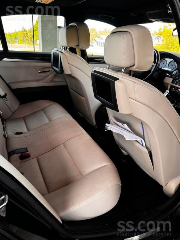 Black BMW 530 2010 in Riga, with an engine capacity of 3.00 L and mileage of 140 thousand km for 12750 €, photo 9 on AUTOMOTO.COM.LV