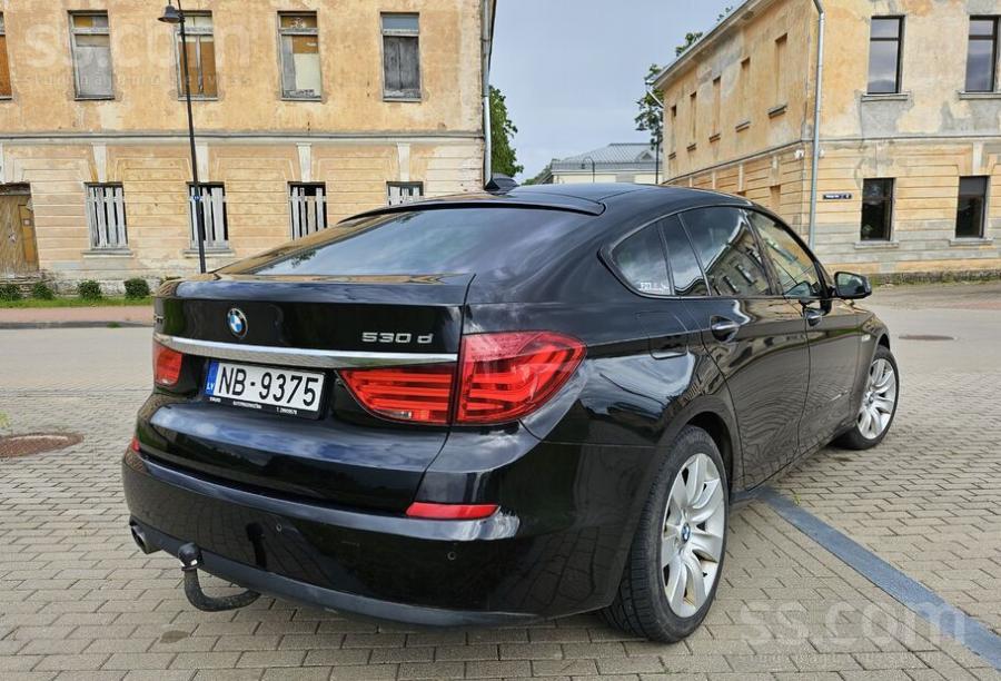Melns BMW 530 2010 Daugavpils, ar dzinēja tilpumu 3.00 L un nobraukumu 283 tūkst. km par 9500 €, foto 3 vietnē AUTOMOTO.COM.LV
