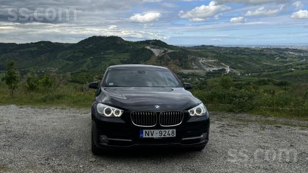 Black BMW 530 2010 in Riga, with an engine capacity of 3.00 L and mileage of 384 thousand km for 11000 €, photo 2 on AUTOMOTO.COM.LV