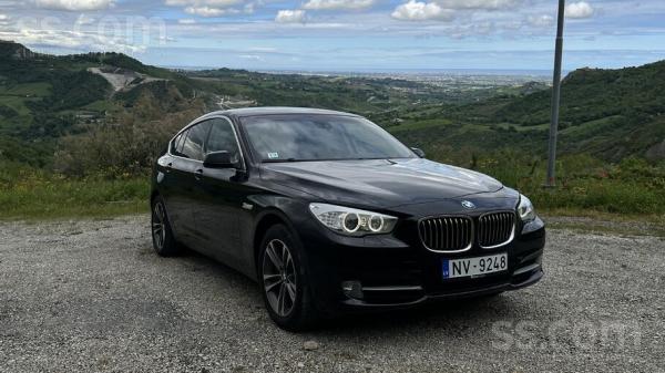 Black BMW 530 2010 in Riga, with an engine capacity of 3.00 L and mileage of 384 thousand km for 11000 €, photo 3 on AUTOMOTO.COM.LV
