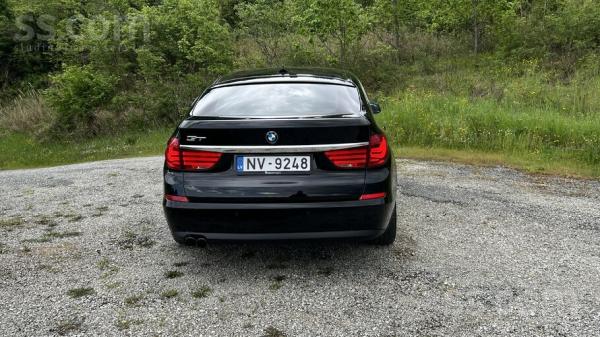 Black BMW 530 2010 in Riga, with an engine capacity of 3.00 L and mileage of 384 thousand km for 11000 €, photo 6 on AUTOMOTO.COM.LV