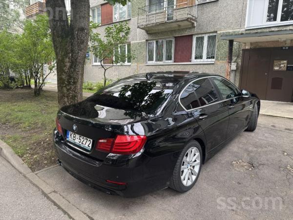 Black BMW 530 2010 in Riga, with an engine capacity of 3.00 L and mileage of 330 thousand km for 8350 €, photo 5 on AUTOMOTO.COM.LV